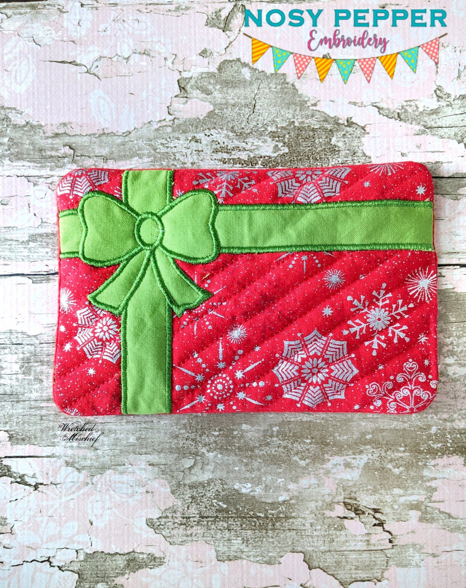 Present applique mug rug (2 versions and 5 sizes included) machine emb ...